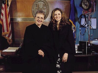 Who Is Amy Brenneman Husband? Know Her Net Worth, Eye & Bio