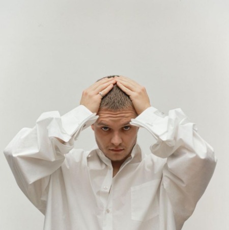 Tom Glynn-Carney: Rising English Actor, Relationship, Net Worth, Family ...